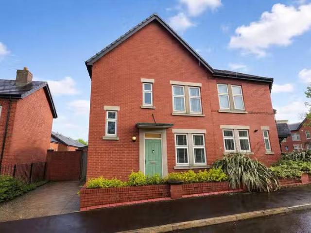 2 bedroom semi detached house for rent in Steel Maitland Avenu.
