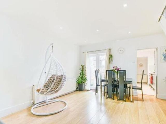 2 Bedroom Semi detached House For Rent In Sutton