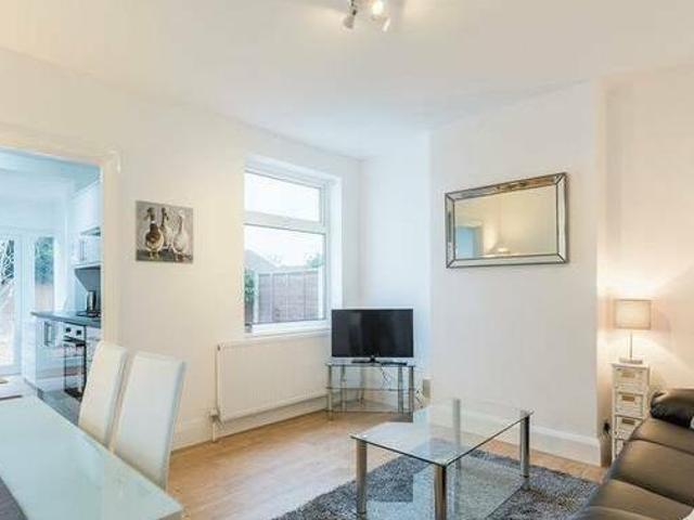 2 bedroom semidetached bungalow for rent in Eastwood Road North LeighOnSea FULLY FURNISHED SHO