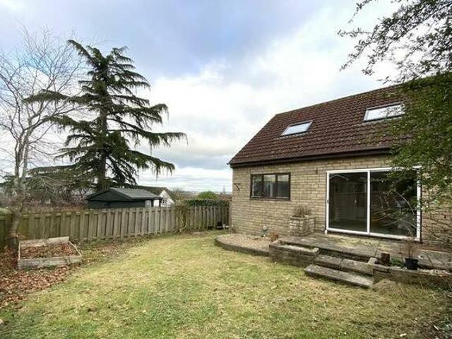 2 bedroom semidetached bungalow for rent in Hilmar Drive Gillingham Dorset SP8