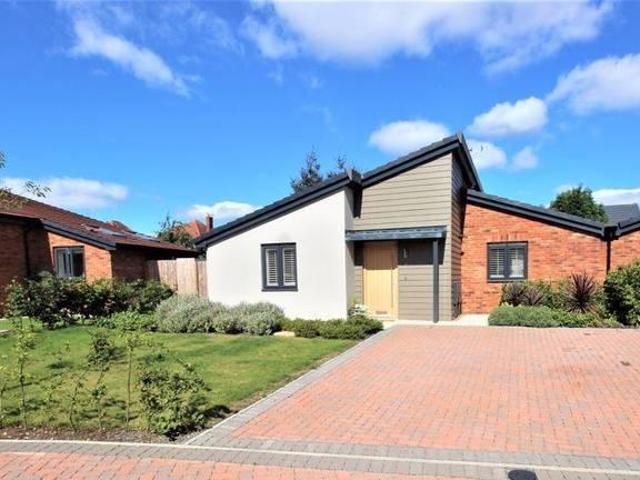 2 bedroom semidetached bungalow for sale in Beech Avenue Edwinstowe NG21