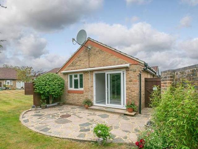 2 bedroom semidetached bungalow for sale in Darfield Road Burpham GU4