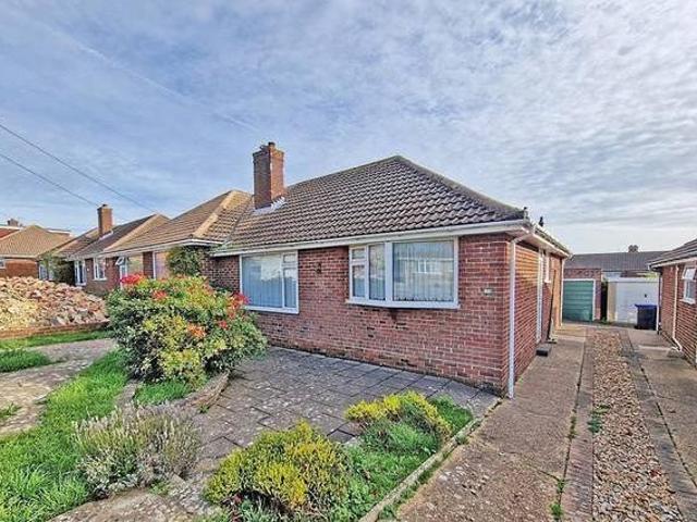 2 bedroom semidetached bungalow for sale in Hill Farm Way Southwick BN42
