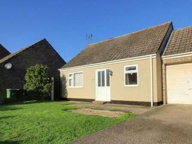 2 bedroom semidetached bungalow for sale in Parklands Avenue Shipdham IP25