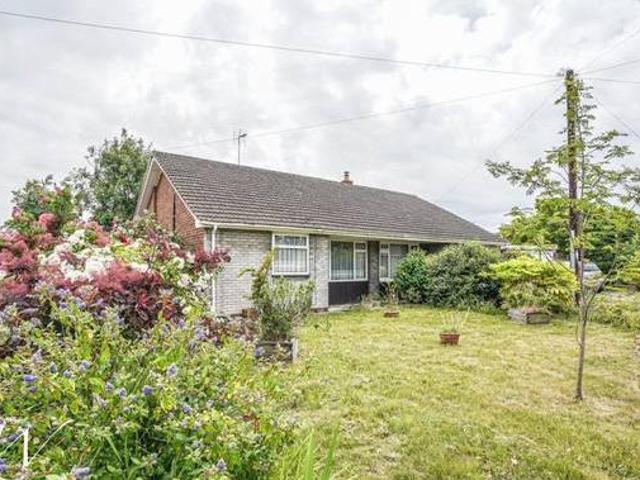 2 bedroom semidetached bungalow for sale in Remus Close Colchester CO4