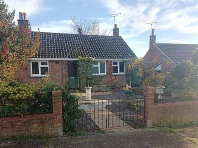 2 bedroom semidetached bungalow for sale in The Croft CO9 CO9