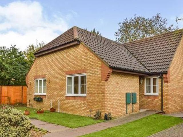 2 bedroom semidetached bungalow for sale in Winwood Close Deanshanger Milton Keynes MK19