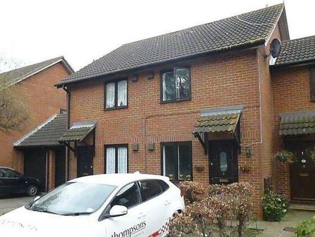 2 bedroom semidetached house for rent in Acorn Grove Harlington Hayes UB3