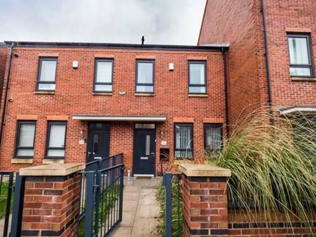 2 bedroom semidetached house for rent in Ashton Old Road Manchester M11