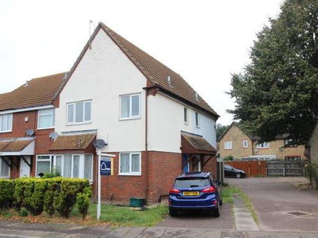 2 bedroom semidetached house for rent in Berkley Close Highwoods CO4
