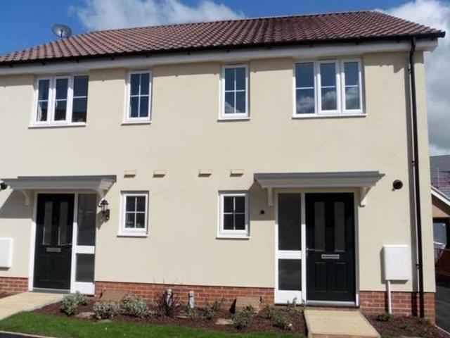 2 bedroom semidetached house for rent in Binyon Close Stowmarket IP14