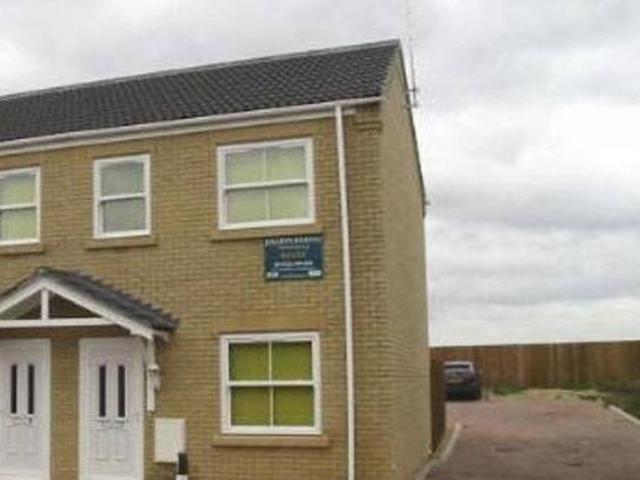 2 bedroom semidetached house for rent in Crowland Road Eye Green PE6 7TR PE6
