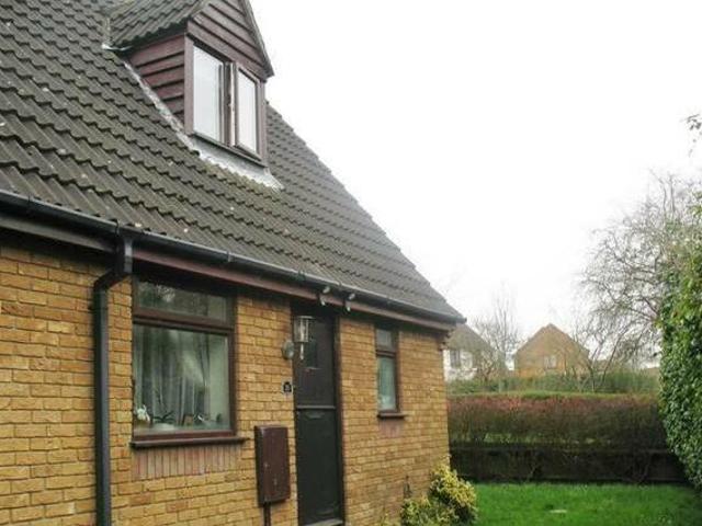 2 bedroom semidetached house for rent in Crownhill MK8