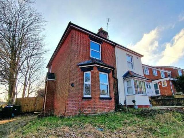 2 bedroom semidetached house for rent in Deacon Road Bitterne SO19