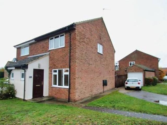 2 bedroom semidetached house for rent in Garden Field Chelmsford CM3