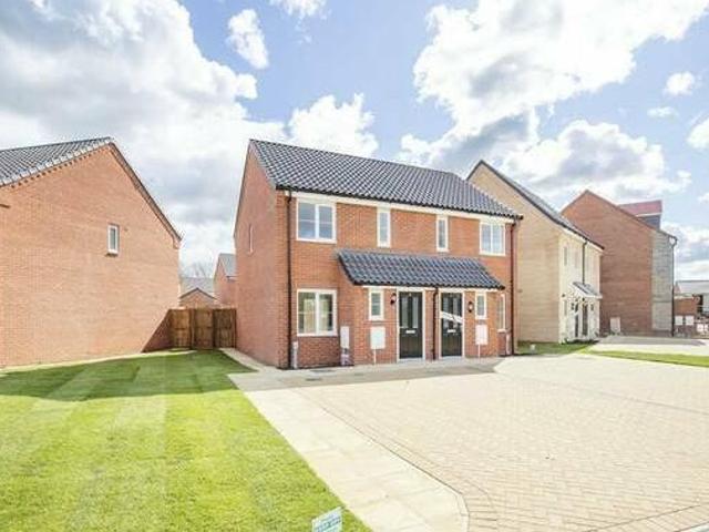 2 bedroom semidetached house for rent in Huxley Mead Wymondham NR18