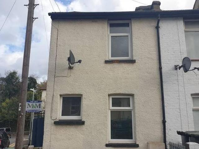 2 bedroom semidetached house for rent in Hamerton Road Northfleet DA11