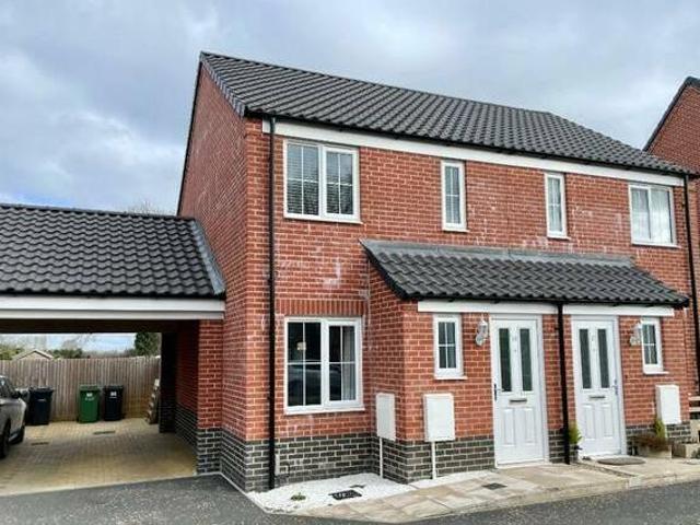 2 bedroom semidetached house for rent in Harness Maker Way NR9