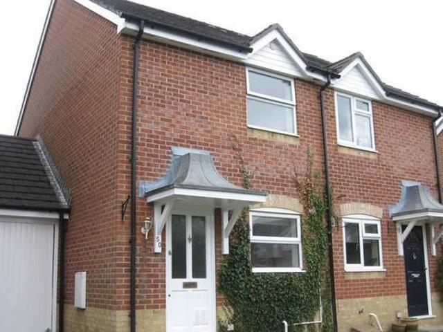 2 bedroom semidetached house for rent in Harrington Close Newbury Berkshire RG14