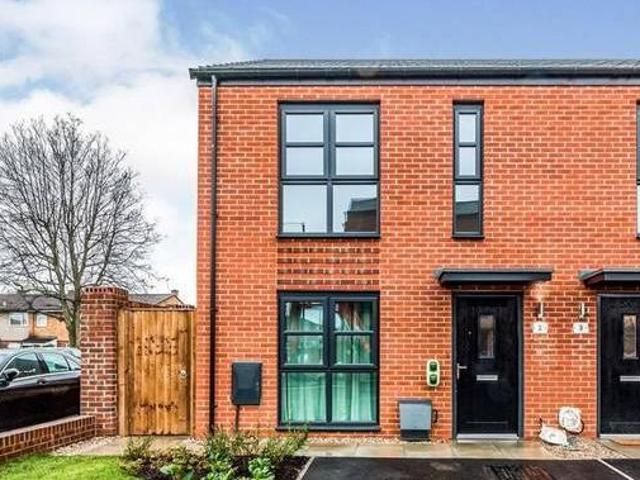 2 bedroom semidetached house for rent in Kingsheath Street Manchester M40
