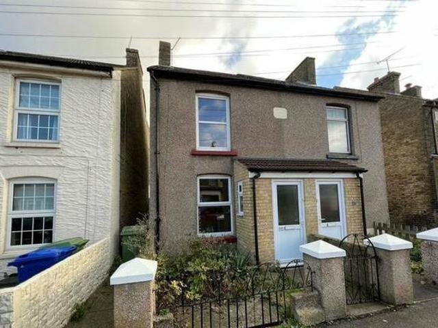 2 bedroom semidetached house for rent in Park Road Sittingbourne Kent ME10