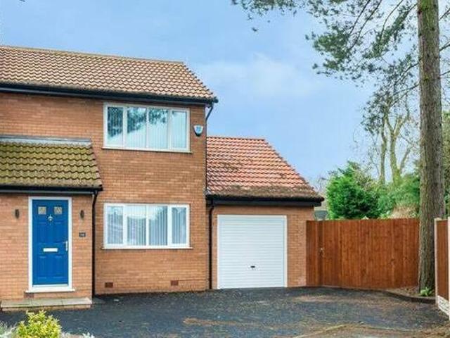 2 bedroom semidetached house for rent in Pine Crest Aughton L39