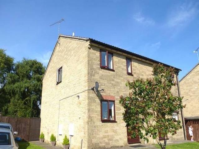 2 bedroom semidetached house for rent in Priory Glade YEOVIL BA21
