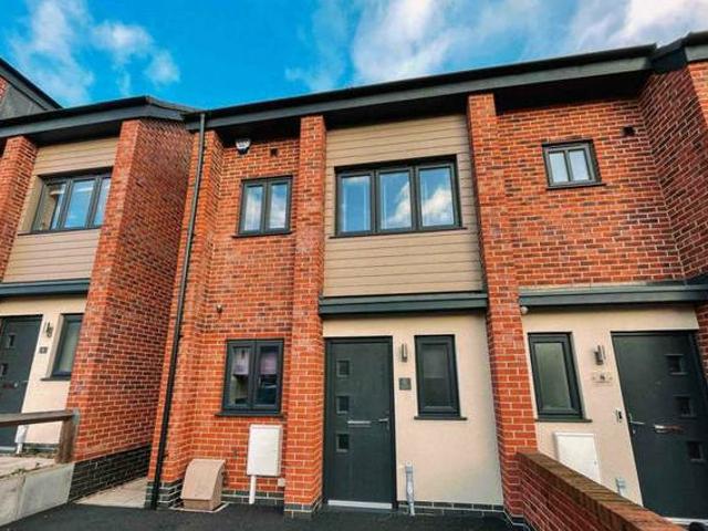 2 bedroom semidetached house for rent in Robinson Crescent Leicester LE11