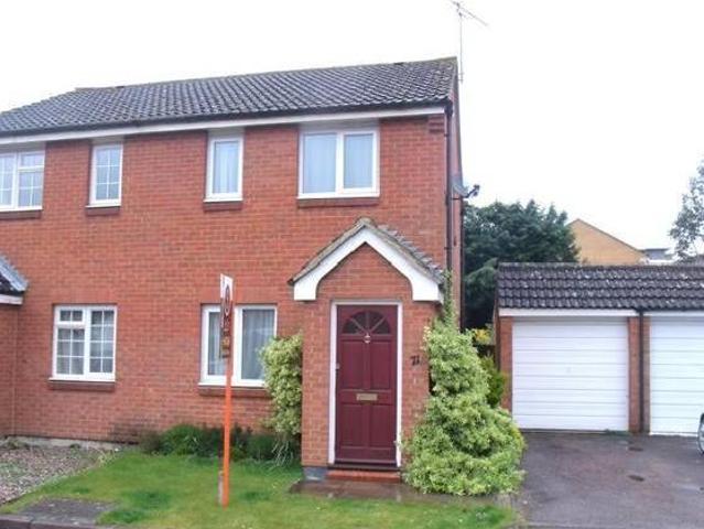 2 bedroom semidetached house for rent in Roman GardensKings LangleyWD4