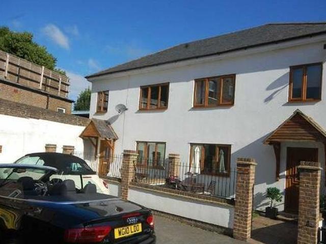 2 bedroom semidetached house for rent in Tring Hertfordshire HP23