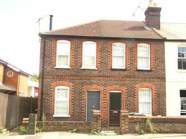 2 bedroom semidetached house for rent in Walnut Tree Close Guildford Surrey GU1