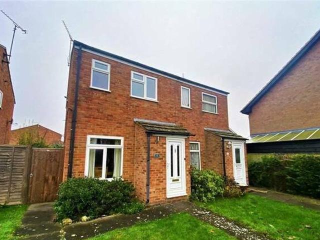 2 bedroom semidetached house for rent in Weill Road Aylesbury HP21