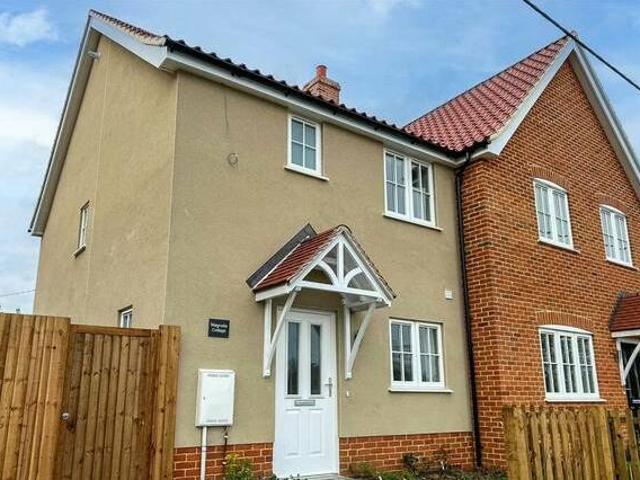 2 bedroom semidetached house for sale in Old London Road Copdock Suffolk IP8