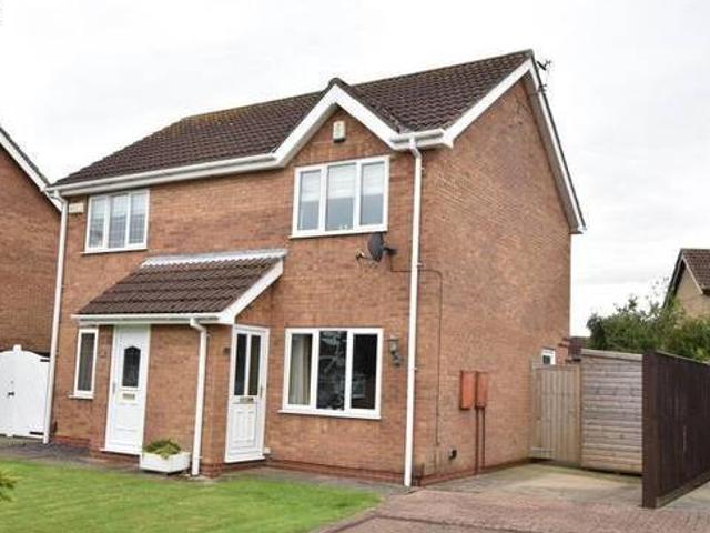 2 bedroom semidetached house for sale in Cardinal Court Waltham DN37