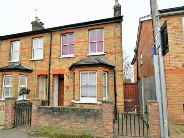 2 bedroom semidetached house for sale in Elmhurst Road Langley Berkshire SL3