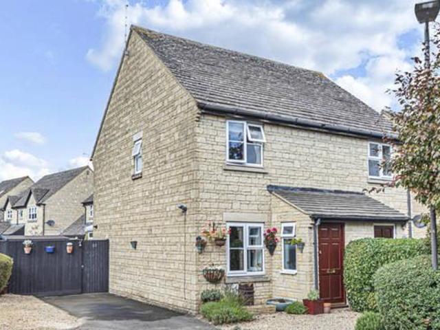 2 bedroom semidetached house for sale in Fairford Gloucestershire GL7