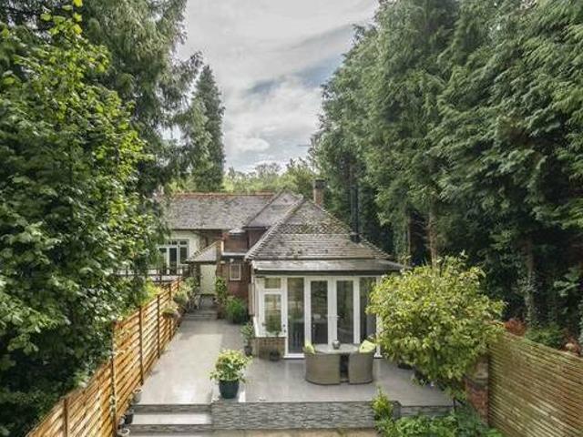2 bedroom semidetached house for sale in Guildford Road Westcott RH4