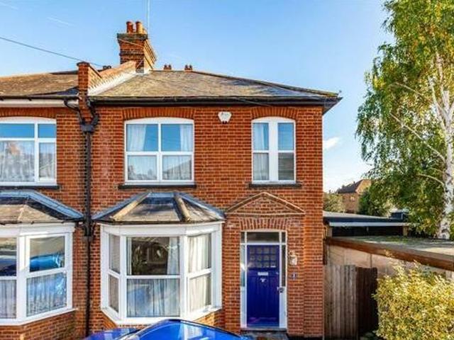 2 bedroom semidetached house for sale in Garbutt Road Upminster RM14