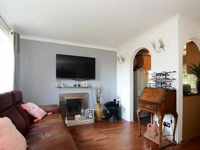 2 bedroom semidetached house for sale in Hampden Close North Weald Essex CM16