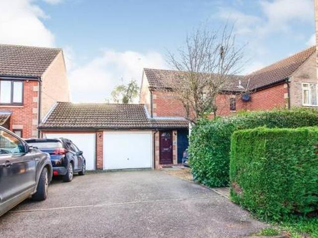 2 bedroom semidetached house for sale in Wellfield Court Willen Milton Keynes Bucks MK15 MK15