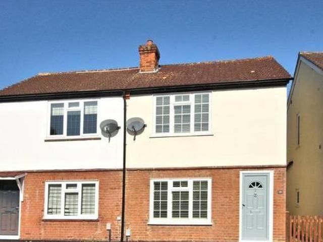 2 bedroom semidetached house for sale in Woking GU22