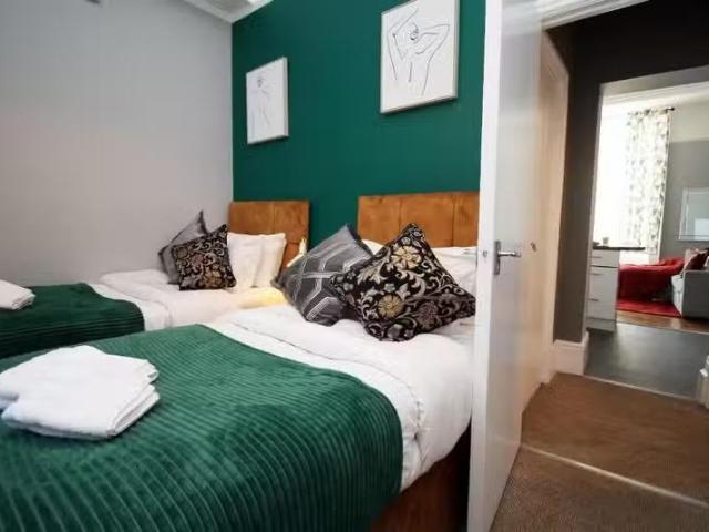 2 bedroom serviced apartment for rent in Buckingham Place, Bri.