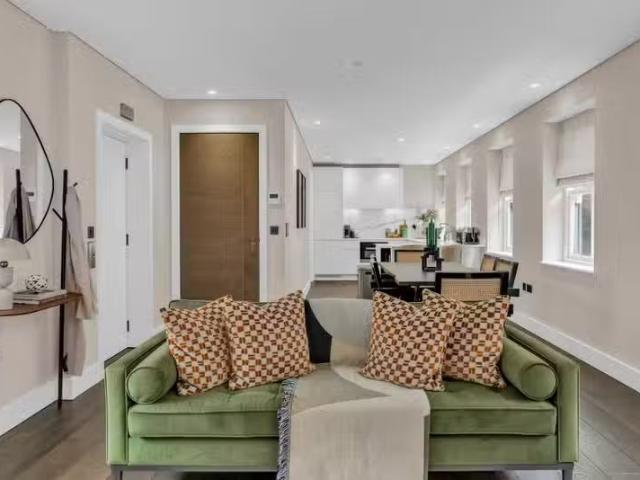 2 bedroom serviced apartment for rent in Dyer's Buildings, Lon.