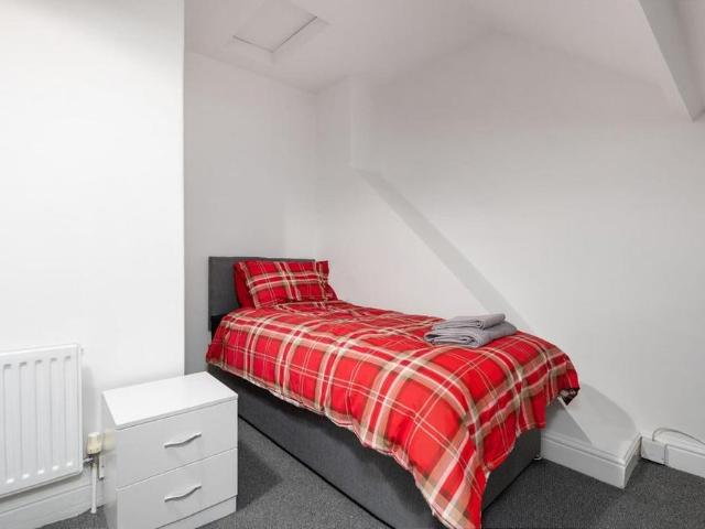 2 bedroom serviced apartment to rent