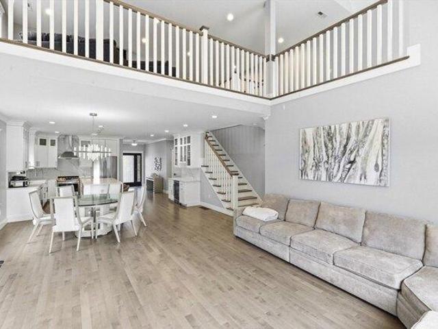 2 bedroom, Sharon MA 02067 103159793