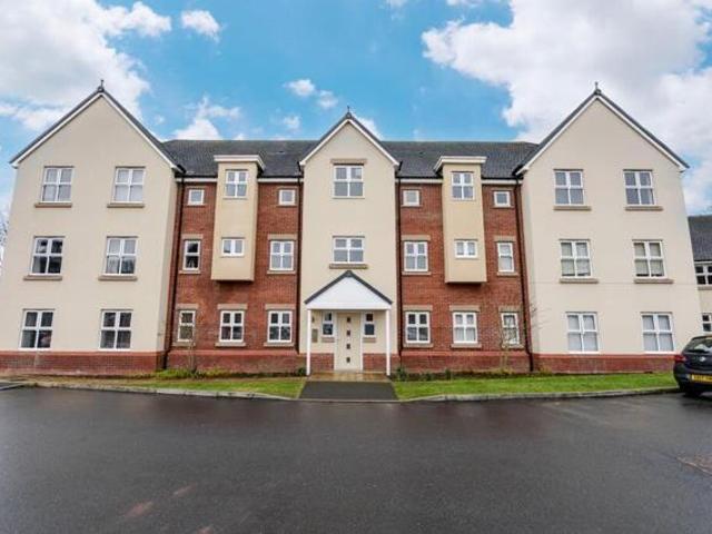 2 Bedroom Shared Living/roommate Macclesfield Cheshire East LS98969161