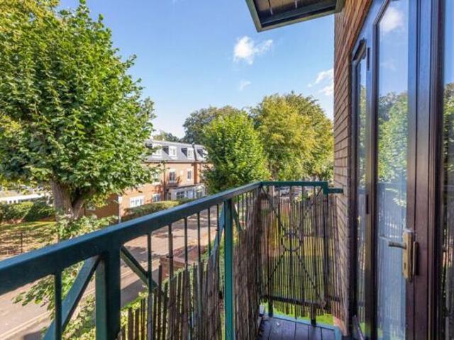 2 Bedroom Shared Living/roommate Maidenhead Windsor And Maidenhead 98612380