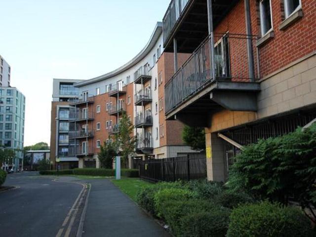 2 Bedroom Shared Living/roommate Manchester Salford LS100503458