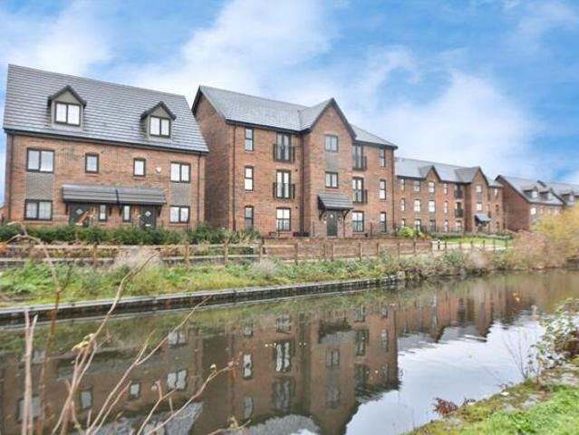 2 Bedroom Shared Living/roommate Manchester Tameside 99688543