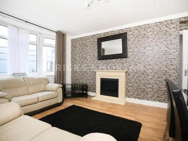 2 Bedroom Shared Living/roommate Newcastle Tyne Y Wear LS98903207
